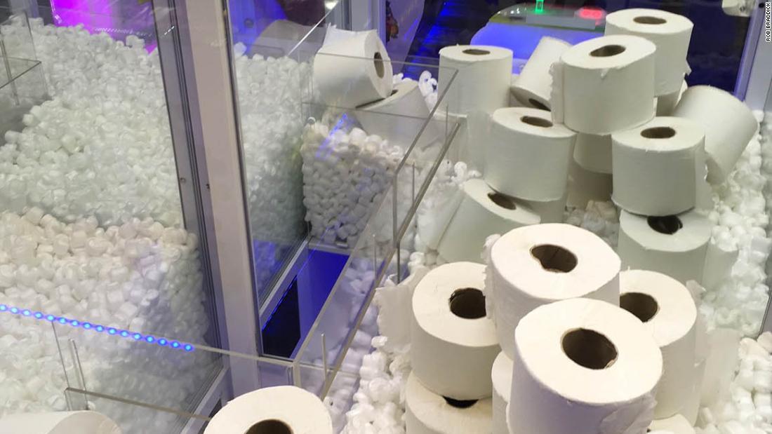 Kicker - Toilet paper arcade | WORLD