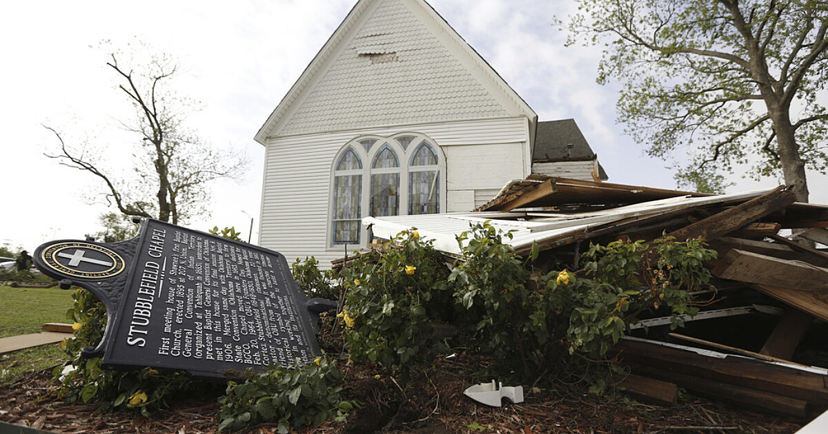 Tornadoes kill at least three people in Oklahoma | WORLD Tornadoes kill at least three people in Oklahoma | WORLD