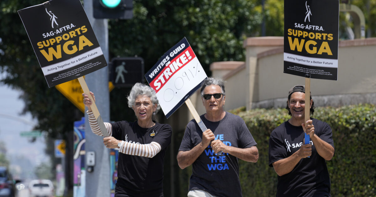 Writers strike enters second month | WORLD