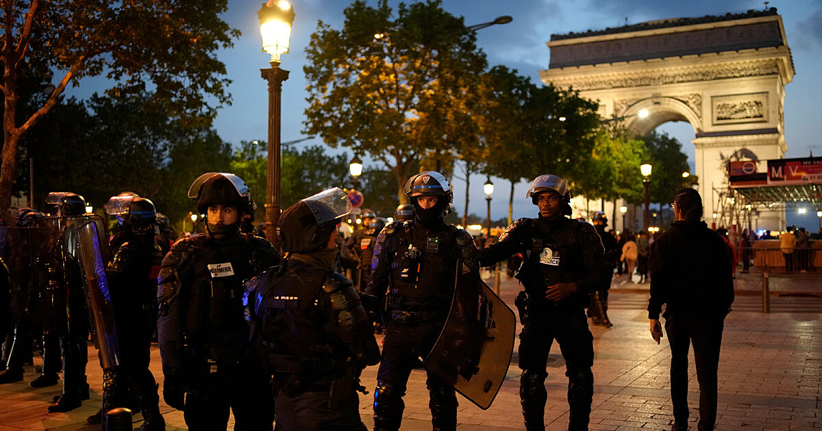 Thousands arrested in French riots | WORLD