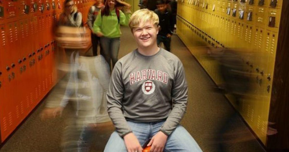 Kicker: Double graduation | WORLD