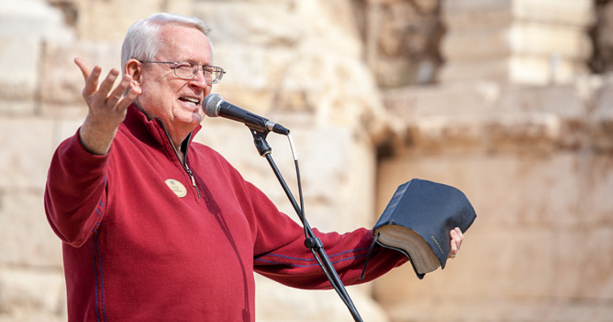 Chuck Swindoll to retire as pastor, focus on broadcasts | WORLD