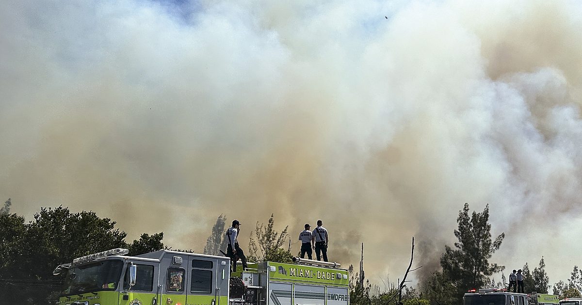 Miami brush fire closes highway, burns more 26,000 acres | WORLD