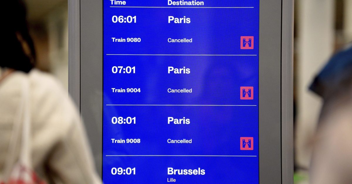 Unexploded WWII bomb unearthed, halting Paris trains, roads | WORLD