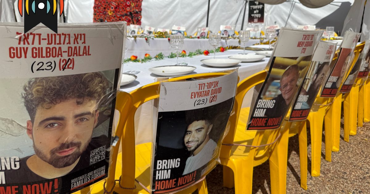 The empty table in Hostages Square | WORLD