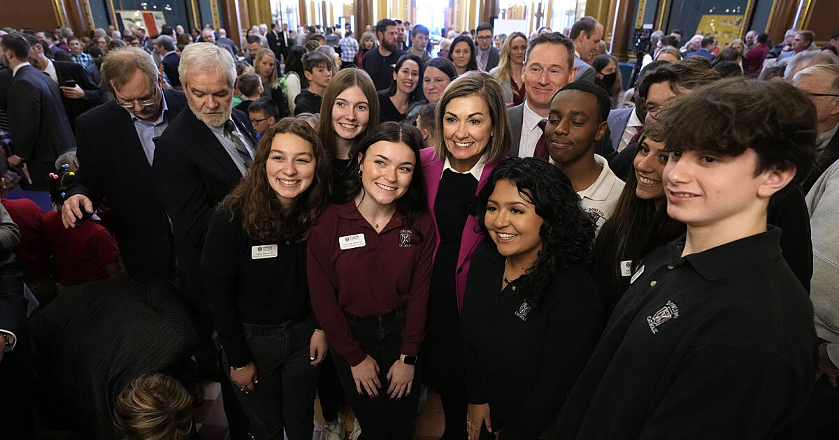 Iowa to allow K-12 vouchers to private, Christian schools | WORLD