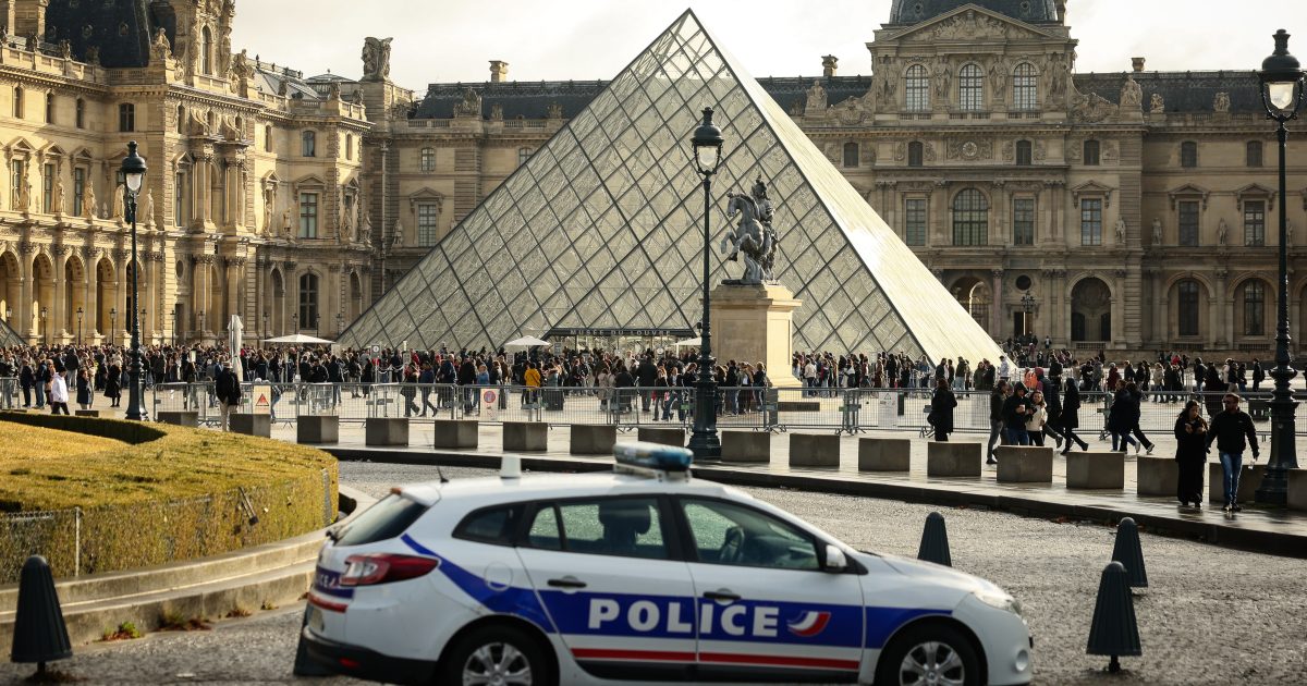 Louvre thieves escaped by 30 seconds, French official says | WORLD