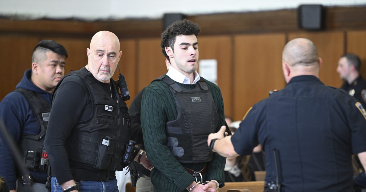 DOJ formally seeks death penalty in CEO assassination case | WORLD