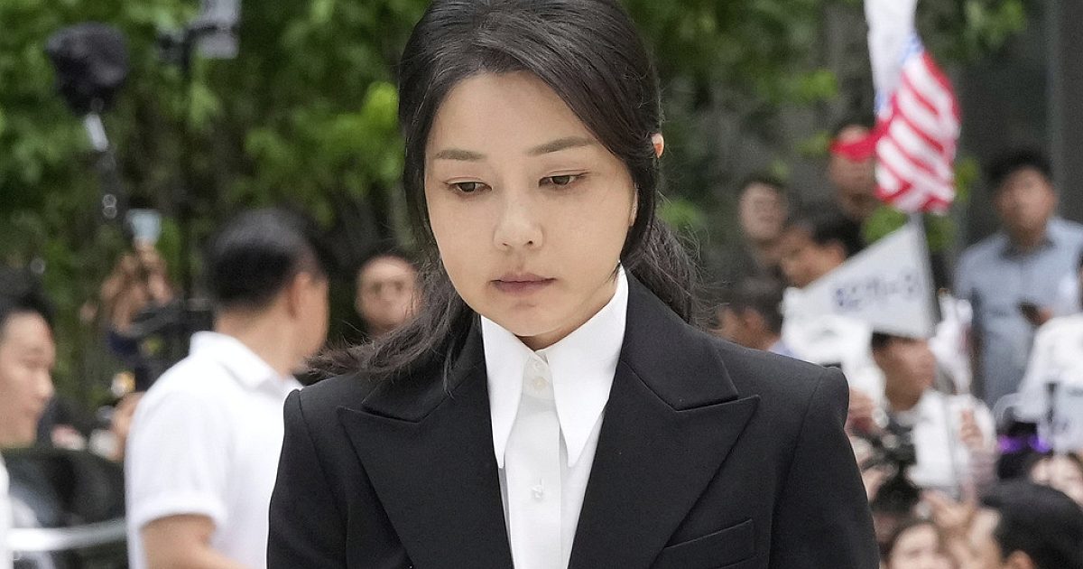 South Korean former first lady sentenced to prison for bribes | WORLD