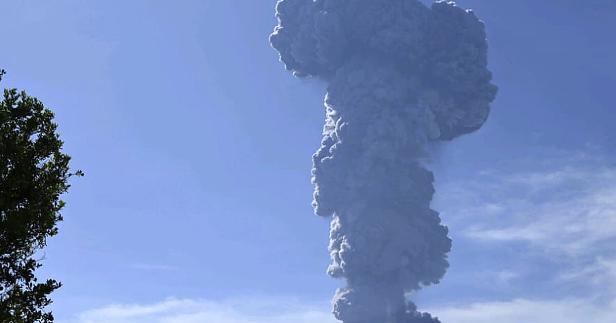 Indonesian volcano spews lava and ash in month-long series of… | WORLD