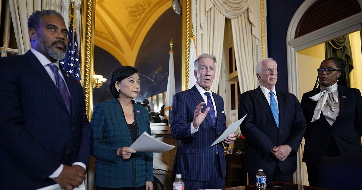 House committee votes to release Trump’s tax returns | WORLD
