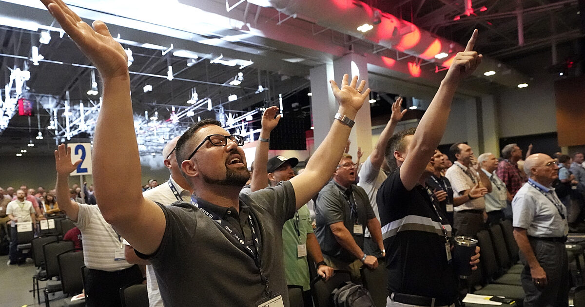 Southern Baptists to vote on female pastor amendment | WORLD