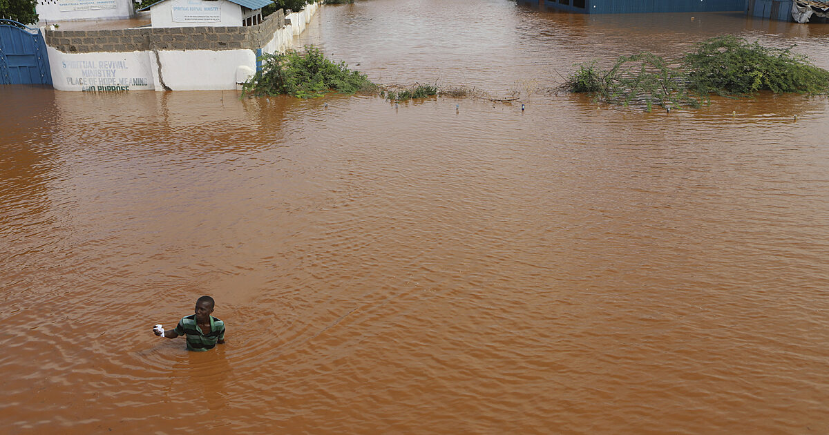 Rainfall and flash floods devastate Kenyan towns | WORLD