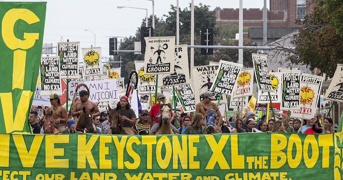 Trump makes push to revive Keystone XL pipeline | WORLD