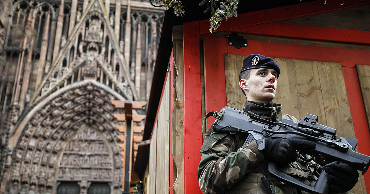 French soldier stabbed in Paris, weeks before Olympics | WORLD