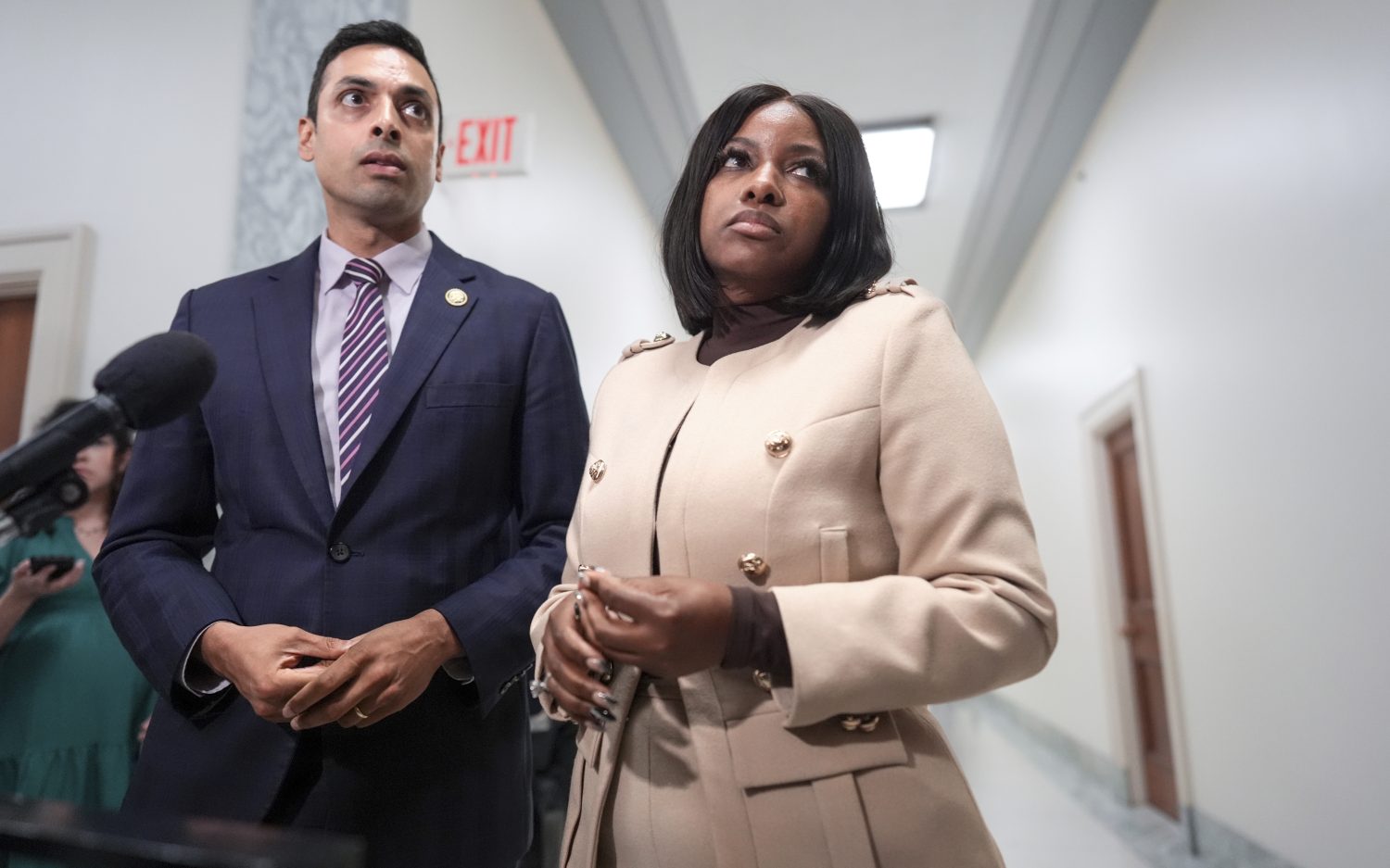 House Oversight Dems release Epstein emails mentioning Trump | WORLD