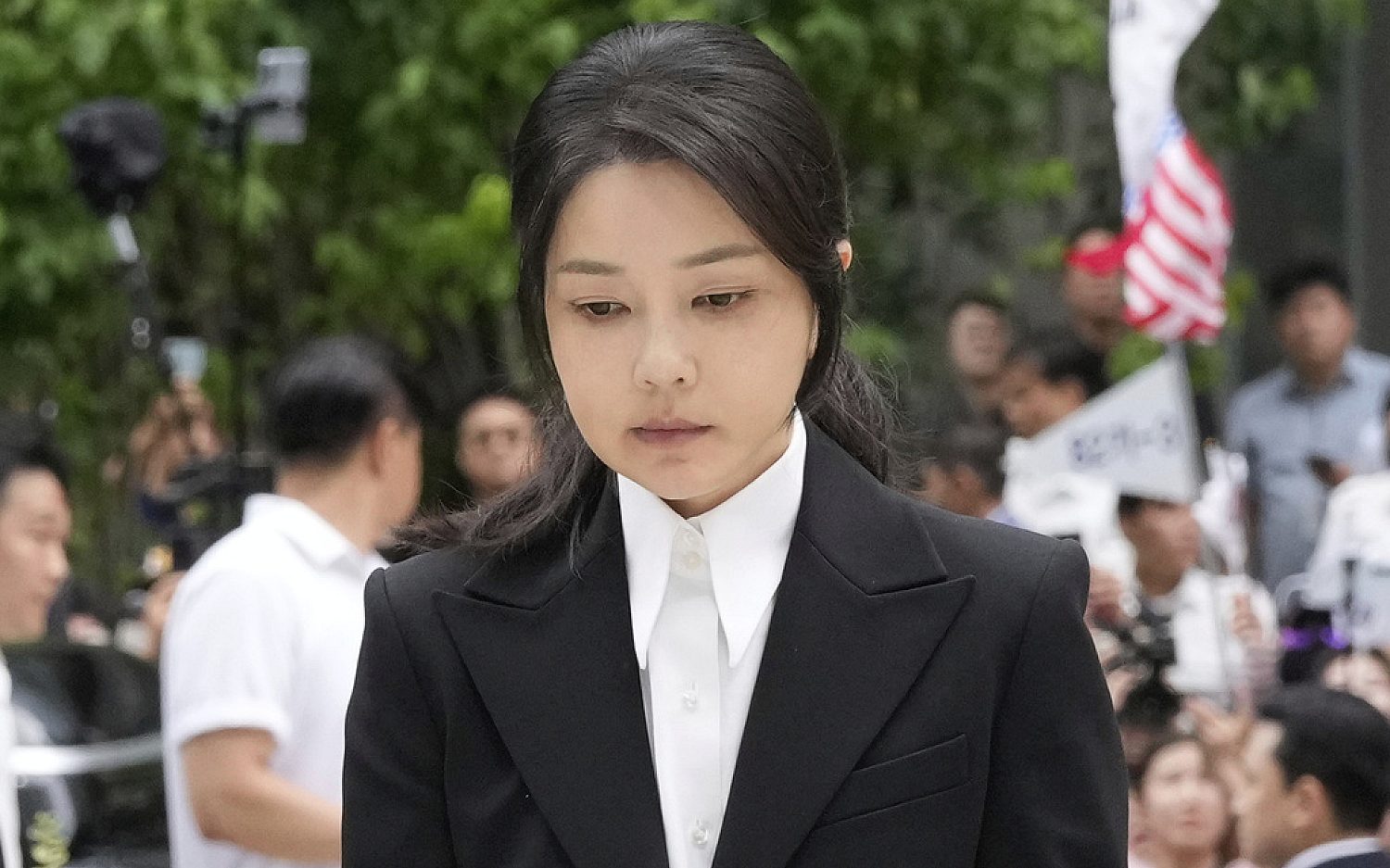 South Korean former first lady sentenced to prison for bribes | WORLD